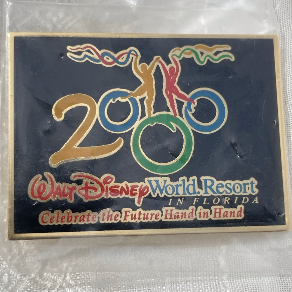 Hpdisney’s 2000 Trading Collectible Pin - Gem